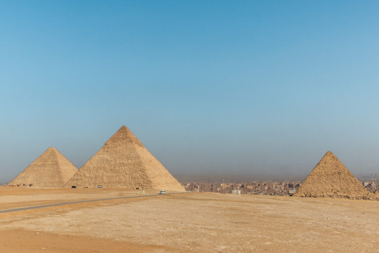 How to Visit The Pyramids of Giza Egypt (Visiting Do's & Don'ts) - Find ...