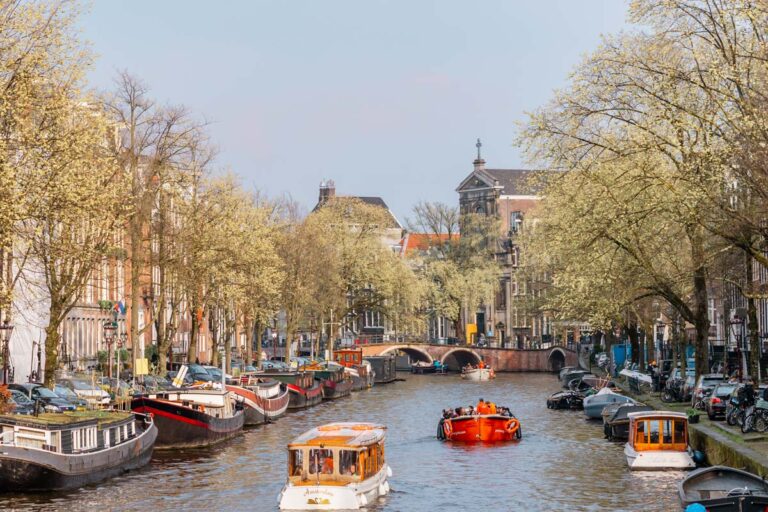 Ultimate Netherlands Travel Guide (Travel Tips & Itineraries)