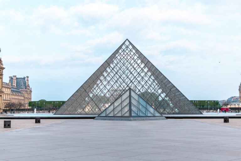 Famous Landmarks in Paris (Worth Seeing) - Find Love and Travel